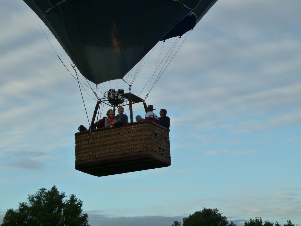 Getting Out of My Comfort Zone on a Balloon Ride over Canberra | Toni Pike